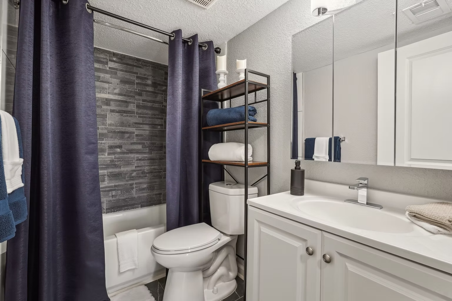 Photos - Avondale Village